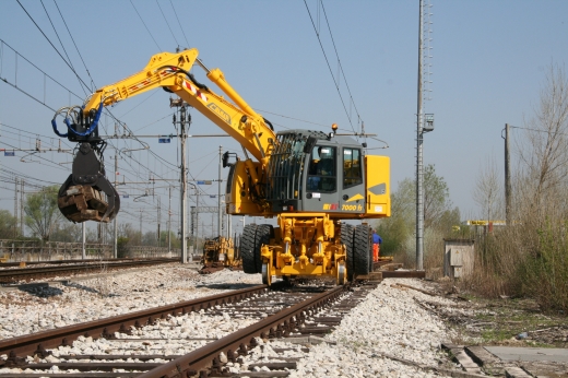 Rail Loader T7000FS eXtraCab | Railroad Loaders | Railroad Equipment ...