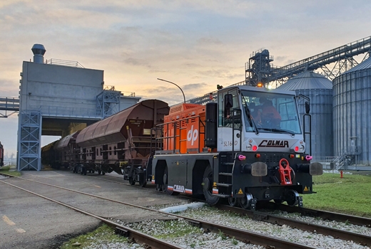 SL160D - Diesel RailCar Mover | Mobile RailCar Movers Diesel | Railroad ...