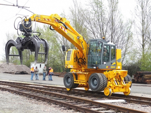 Rail Loader T7000FS eXtraCab | Railroad Loaders | Railroad Equipment ...